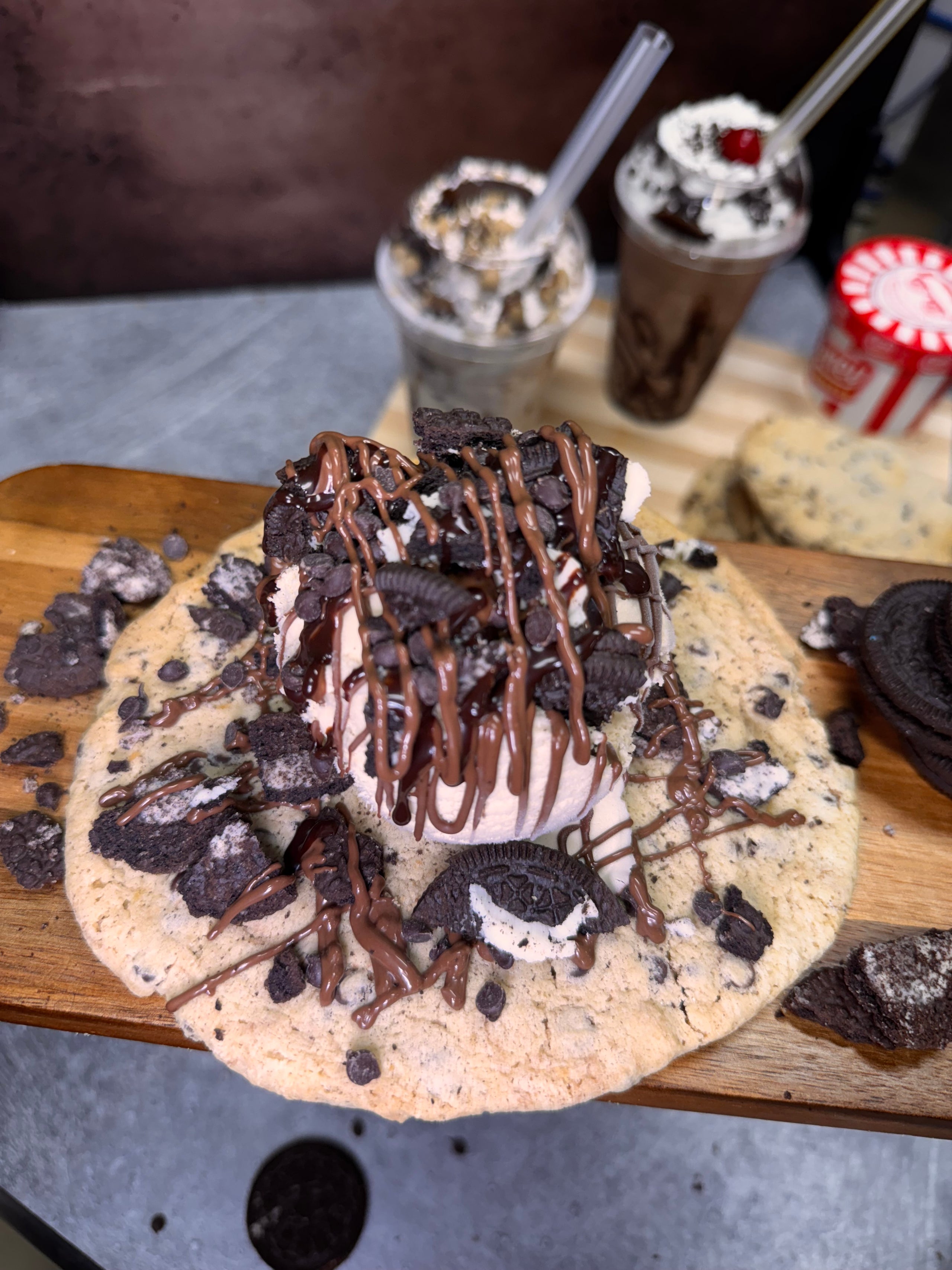 Giant 1/2lb Oreo Sundae | C O N E Y W A F F L E